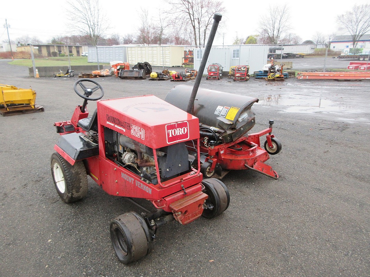 TORO GROUNDSMASTER 325-D TRACTOR