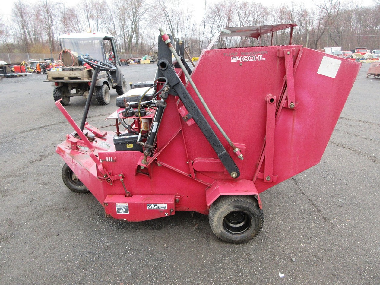 TORO 5400HL TURF SWEEPER