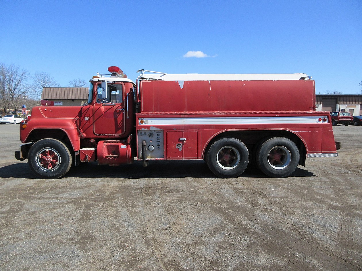 1979 MACK R685ST T/A WATER TRUCK