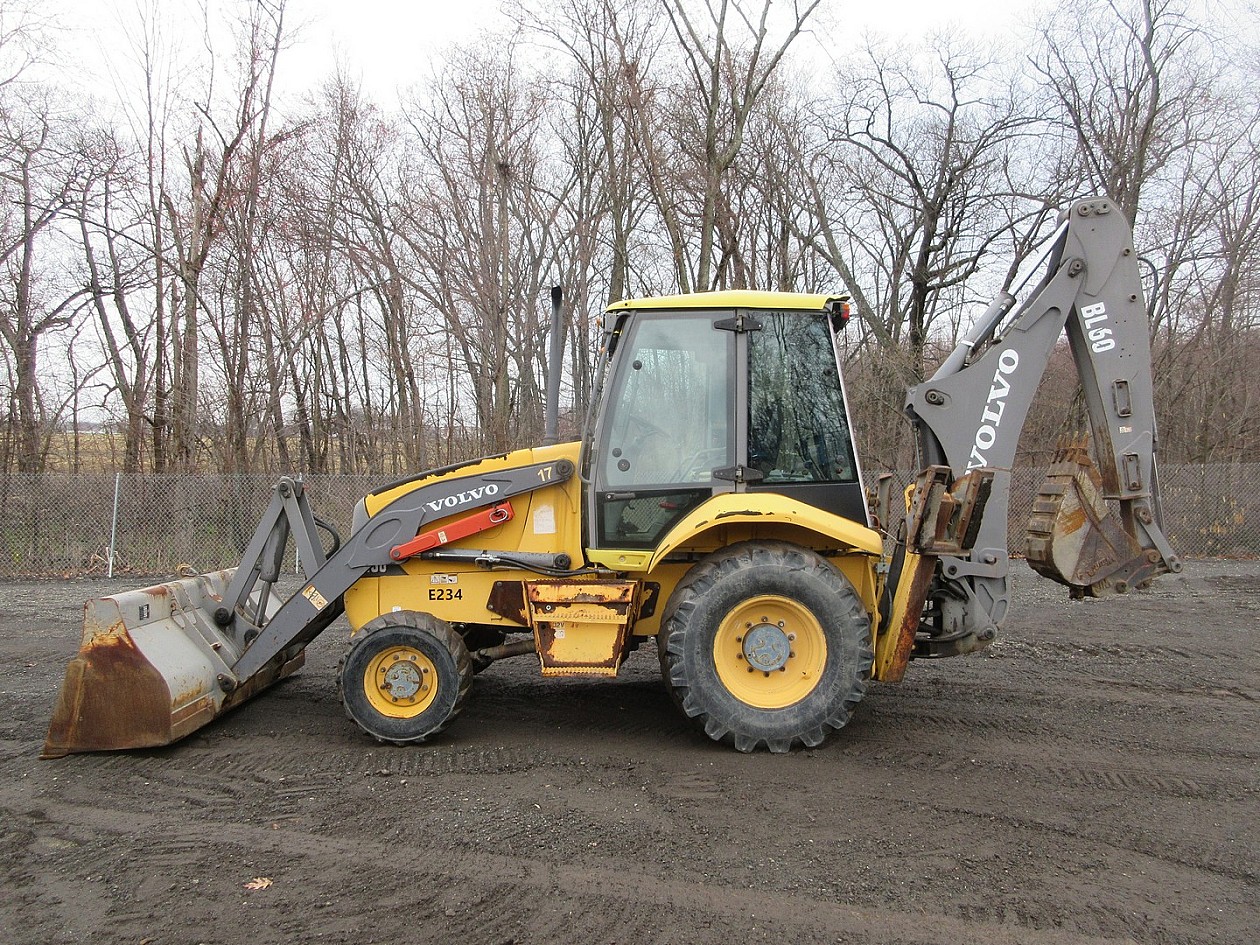 2005 VOLVO BL60 BACKHOE LOADER