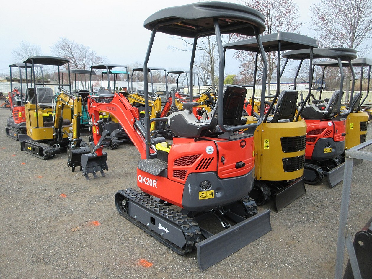 2025 AGT QK20R MINI EXCAVATOR