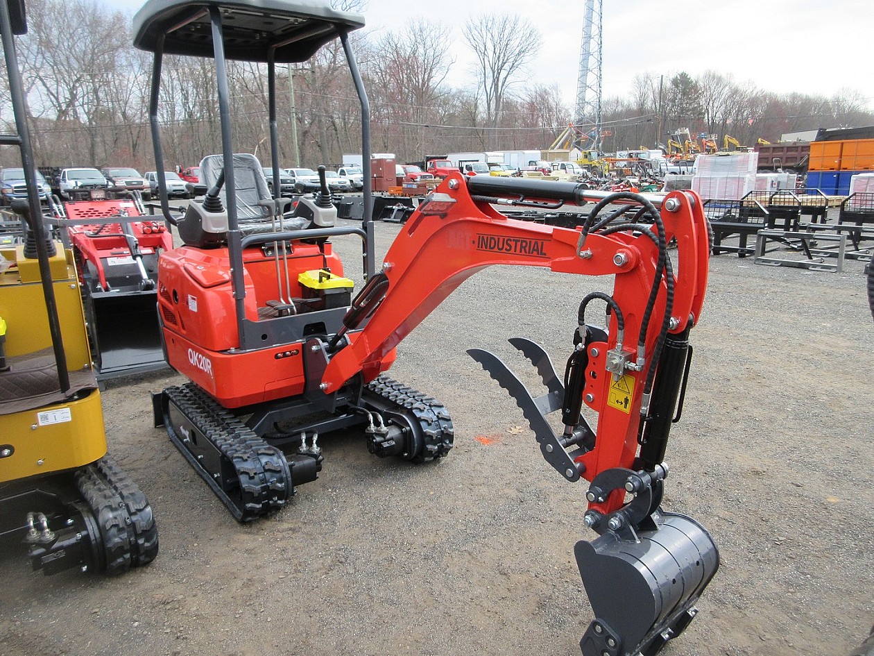 2025 AGT QK20R MINI EXCAVATOR