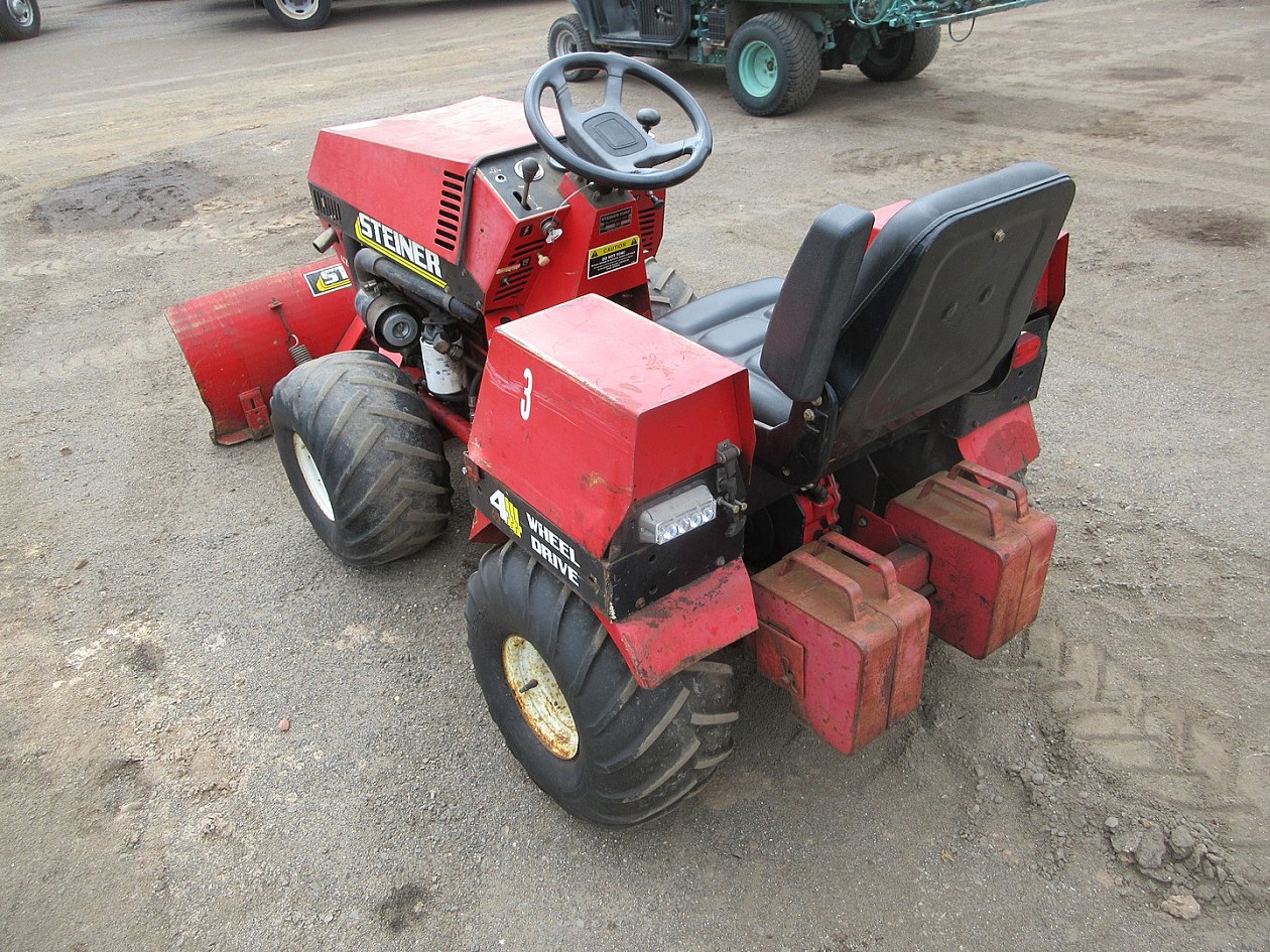 STEINER 420 UTILITY TRACTOR