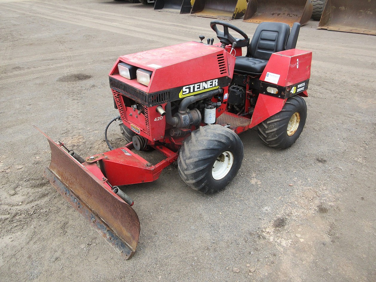 STEINER 420 UTILITY TRACTOR