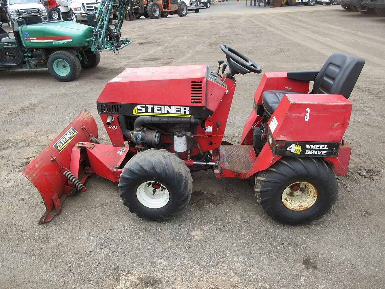 STEINER 420 UTILITY TRACTOR