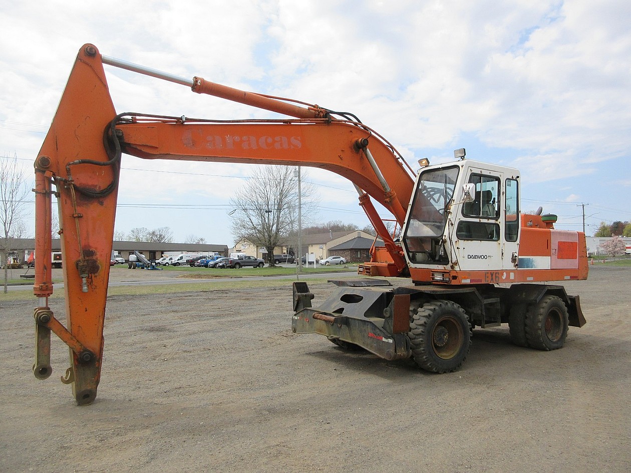 1995 DAEWOO DH200W RUBBER TIRE EXCAVATOR