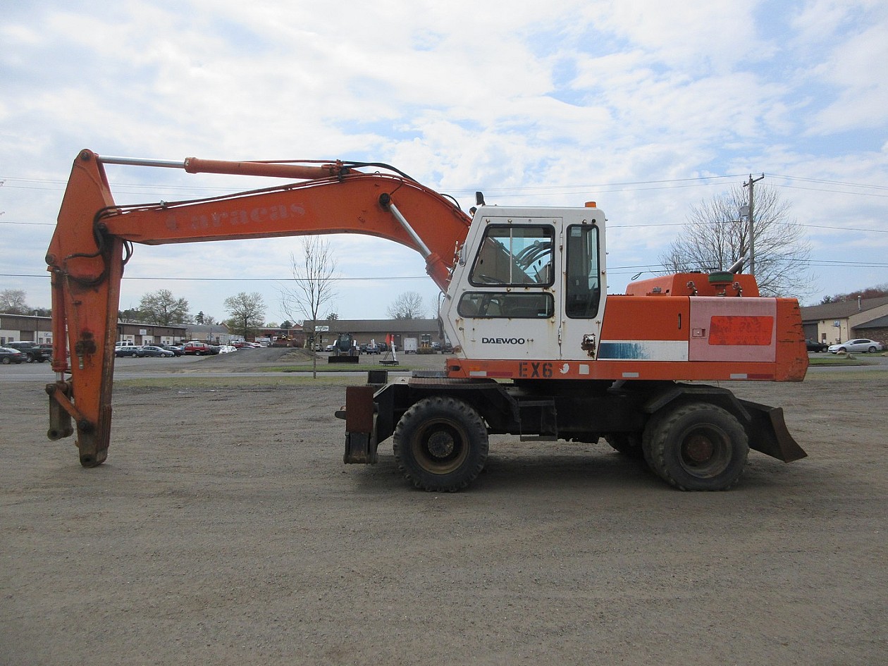 1995 DAEWOO DH200W RUBBER TIRE EXCAVATOR