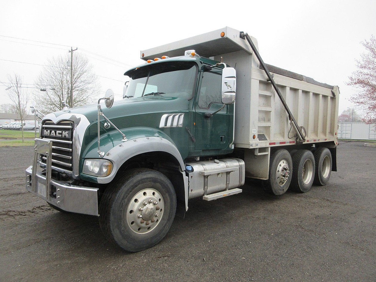 2011 MACK GRANITE GU713 TRI/A DUMP TRUCK