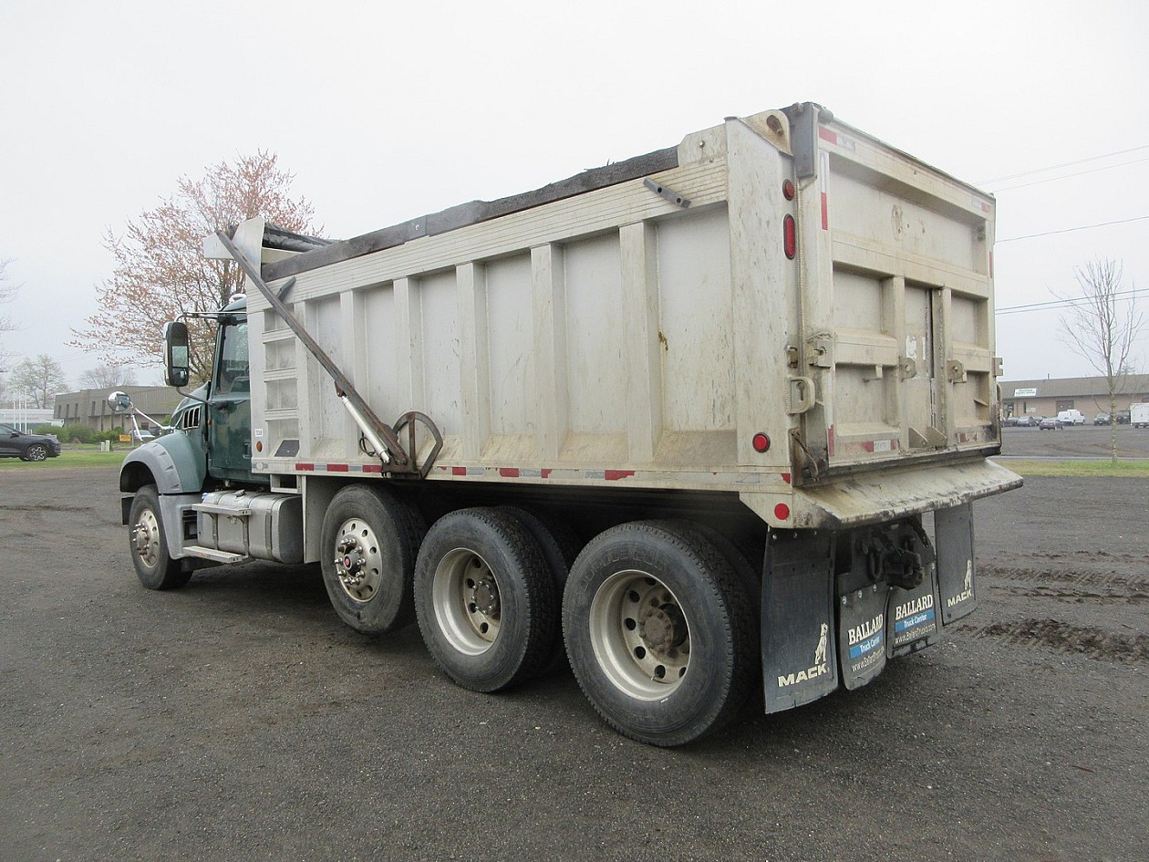 2011 MACK GRANITE GU713 TRI/A DUMP TRUCK
