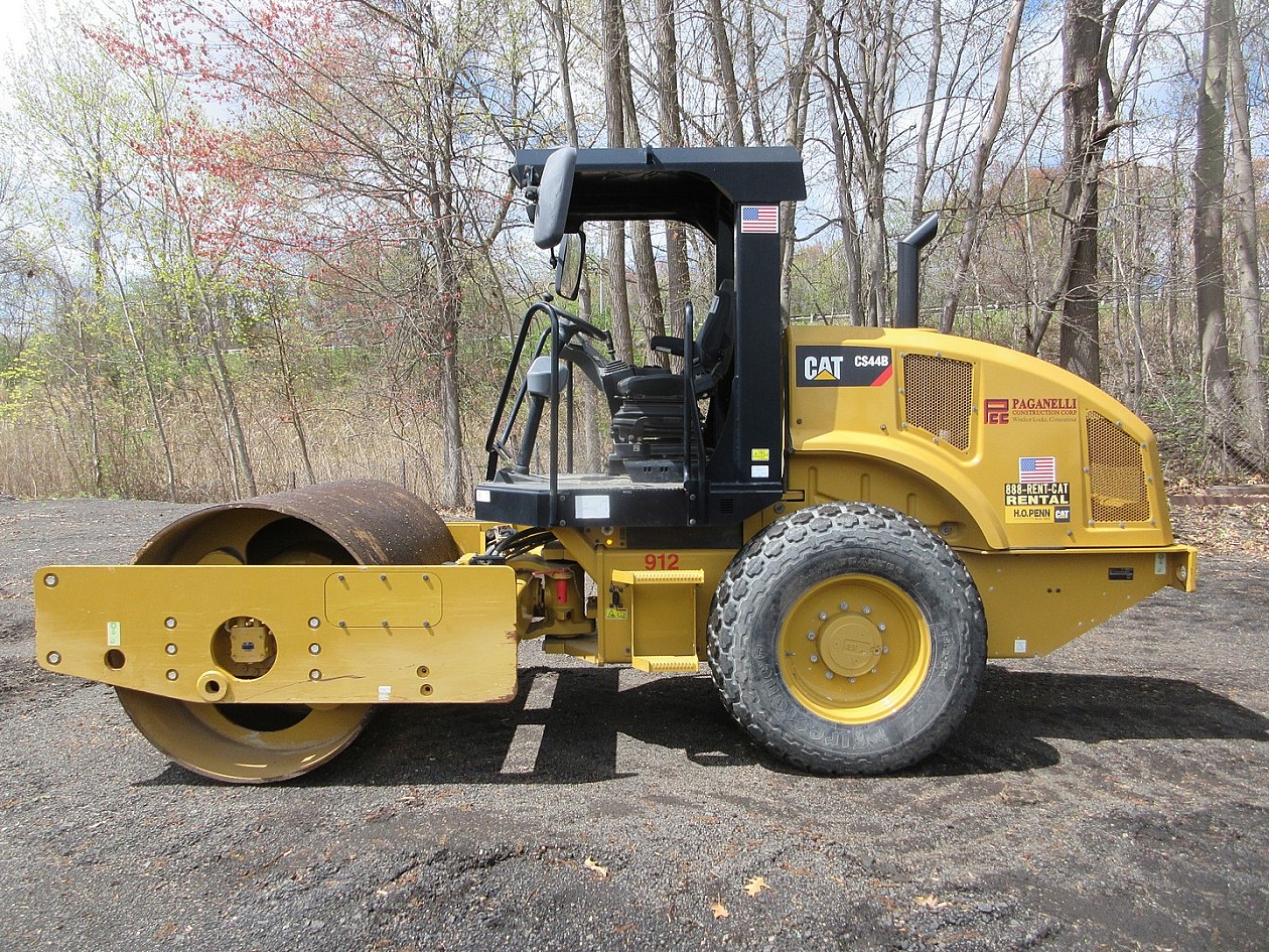 2018 CATERPILLAR CS44B SMOOTH DRUM VIBRATORY ROLLER