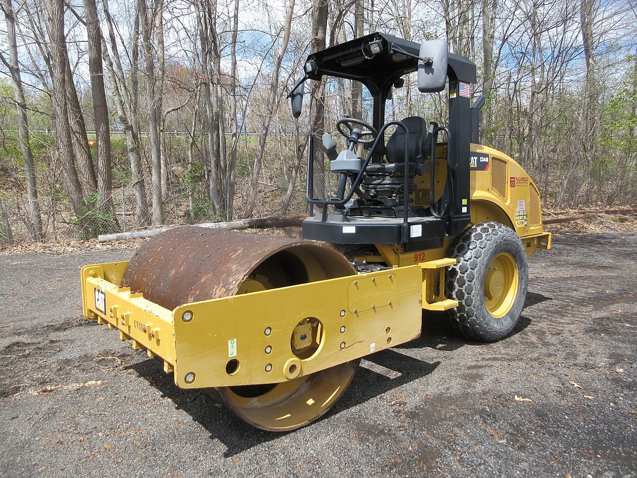 2018 CATERPILLAR CS44B SMOOTH DRUM VIBRATORY ROLLER