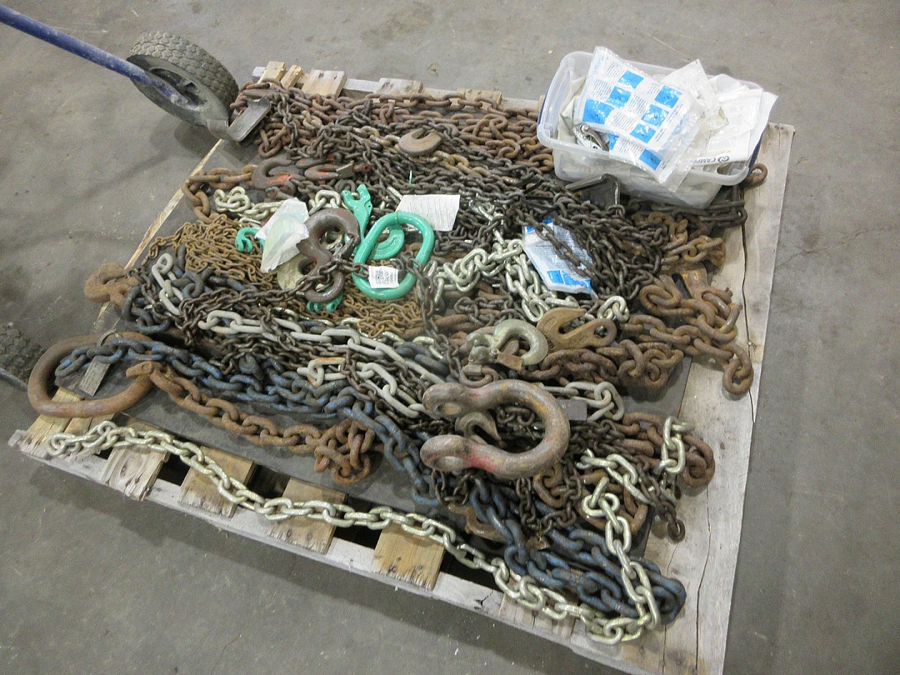 QUANTITY OF ASSORTED CHAINS,