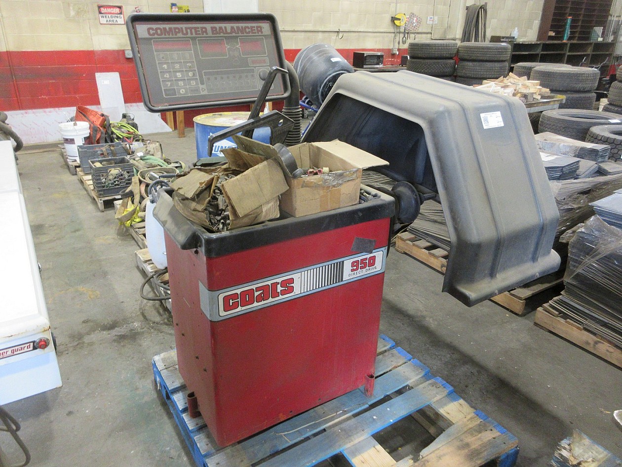 COATS 950 TIRE BALANCING MACHINE