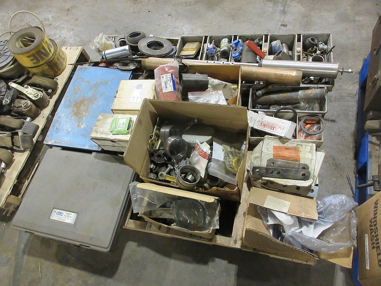 QUANTITY OF ASSORTED PARTS AND HARDWARE,
