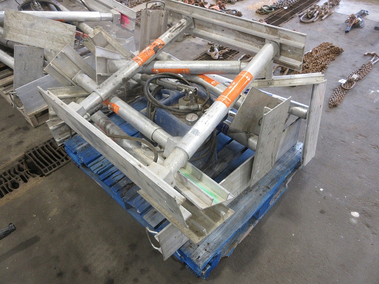 SPEED SHORE HYDRAULIC POWERED ALUMINUM SHORING SET