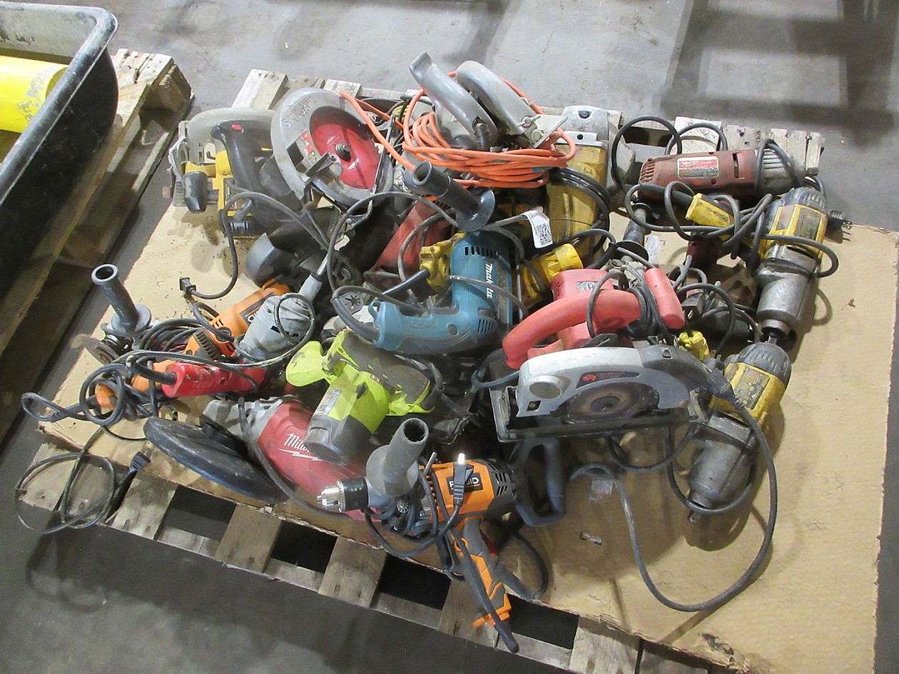 QUANTITY OF ASSORTED POWER TOOLS