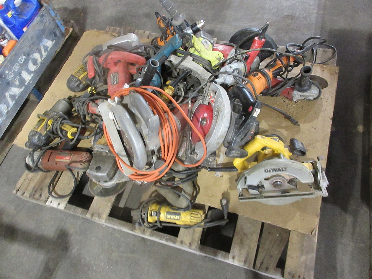 QUANTITY OF ASSORTED POWER TOOLS