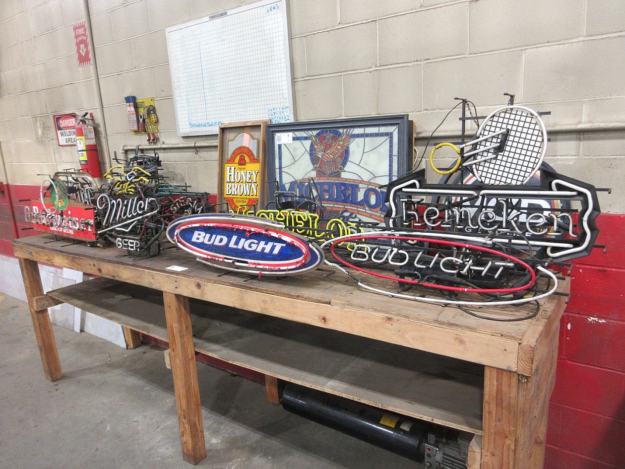 ASSORTED NEON SIGN COLLECTION