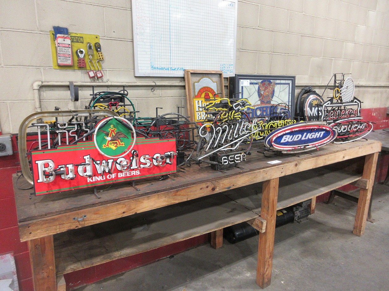 ASSORTED NEON SIGN COLLECTION