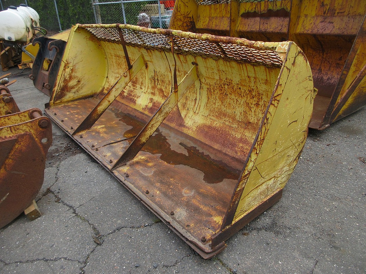 130" LARGE MATERIAL BUCKET