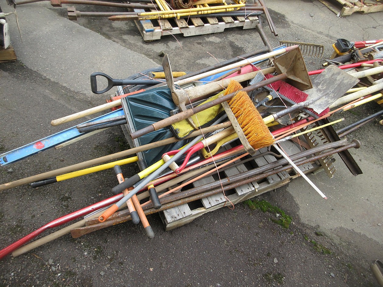 QUANTITY OF ASSORTED HAND TOOLS
