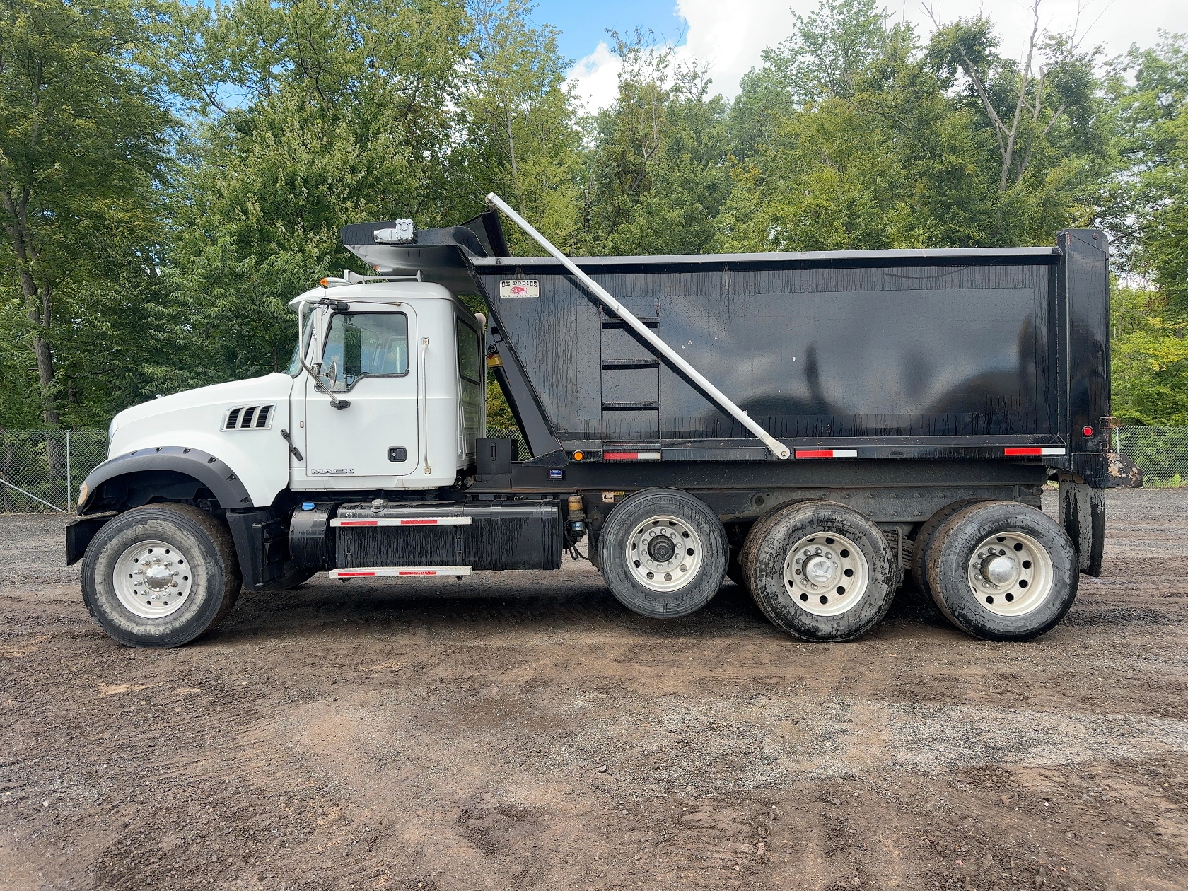 2017 MACK GRANITE GU713 TRI/A DUMP TRUCK