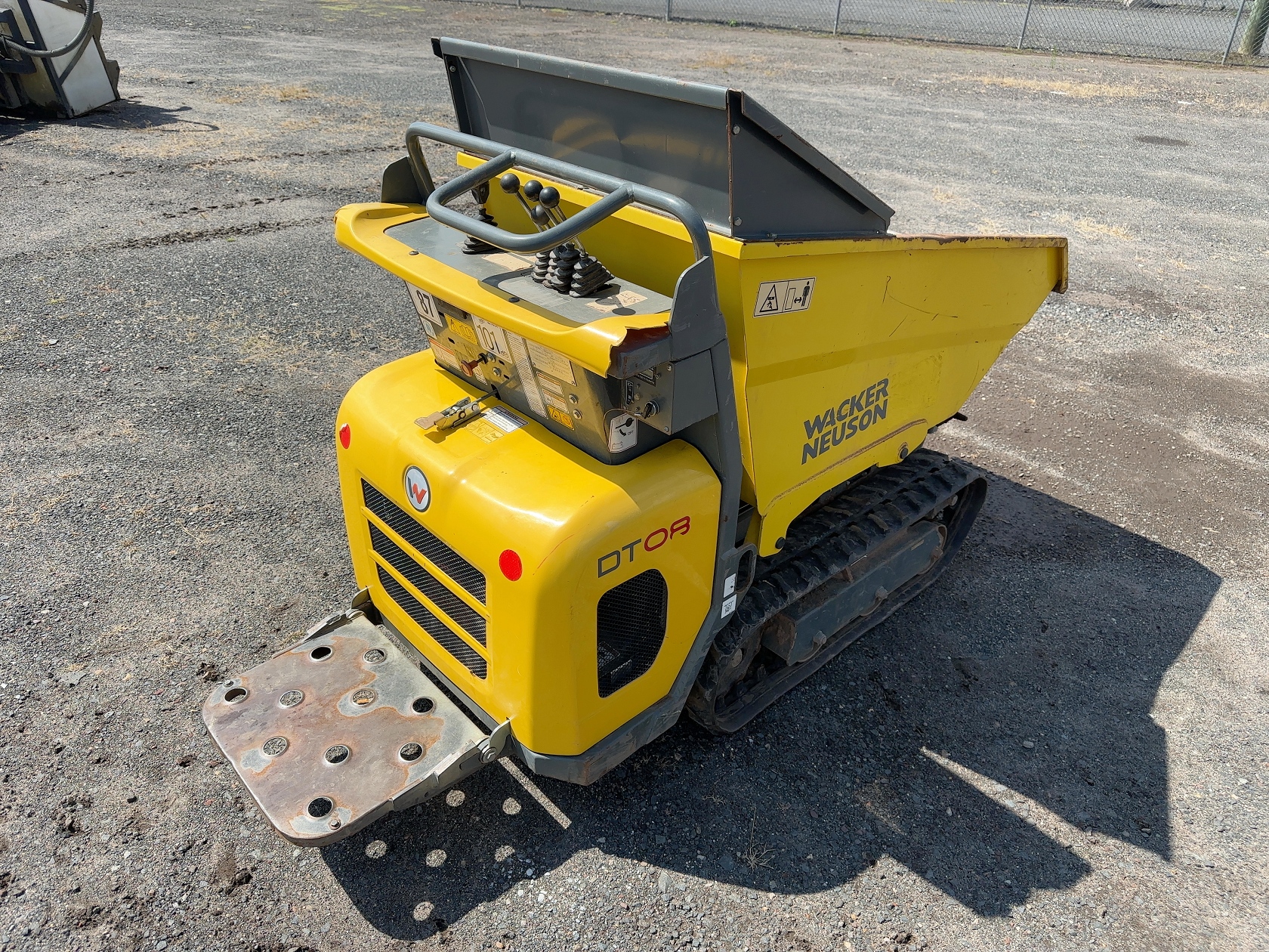WACKER NEUSON DT08 TRACKED RIDE ON DUMPER