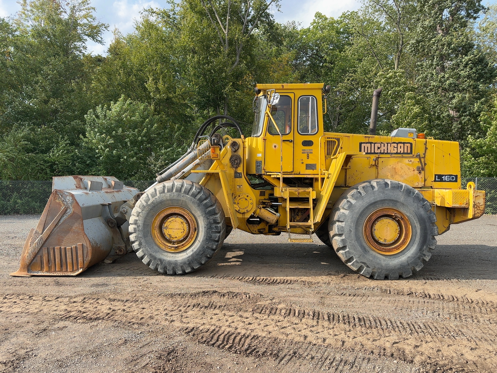 1988 VOLVO L160 RUBBER TIRE WHEEL LOADER