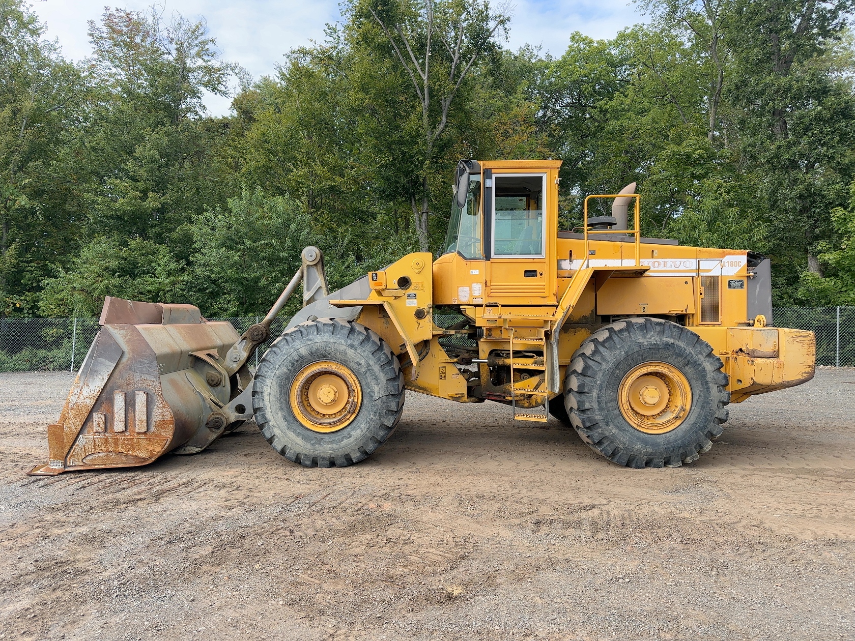 1999 VOLVO L180C RUBBER TIRE WHEEL LOADER