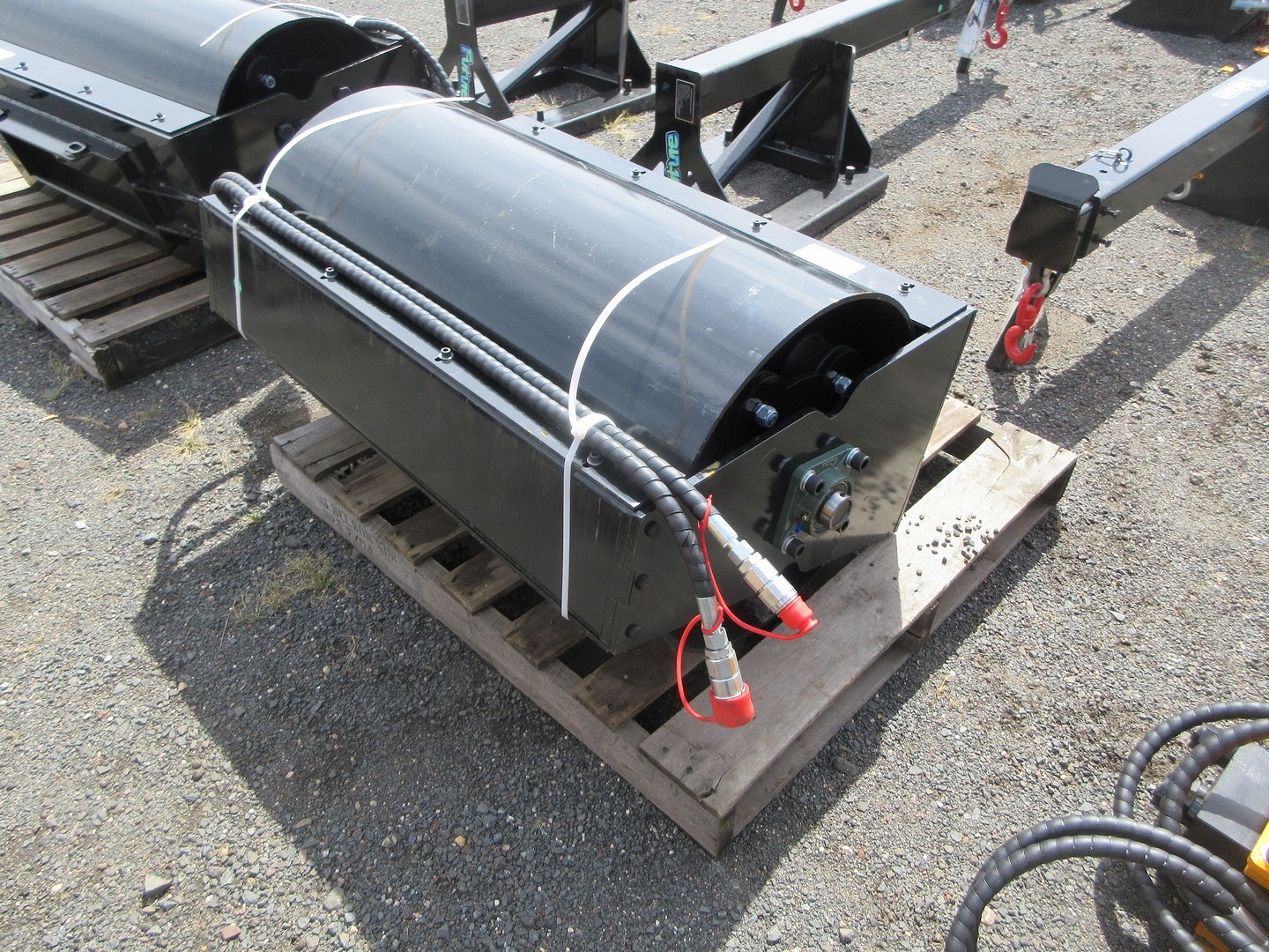 FUTURE 40" VIBRATORY ROLLER