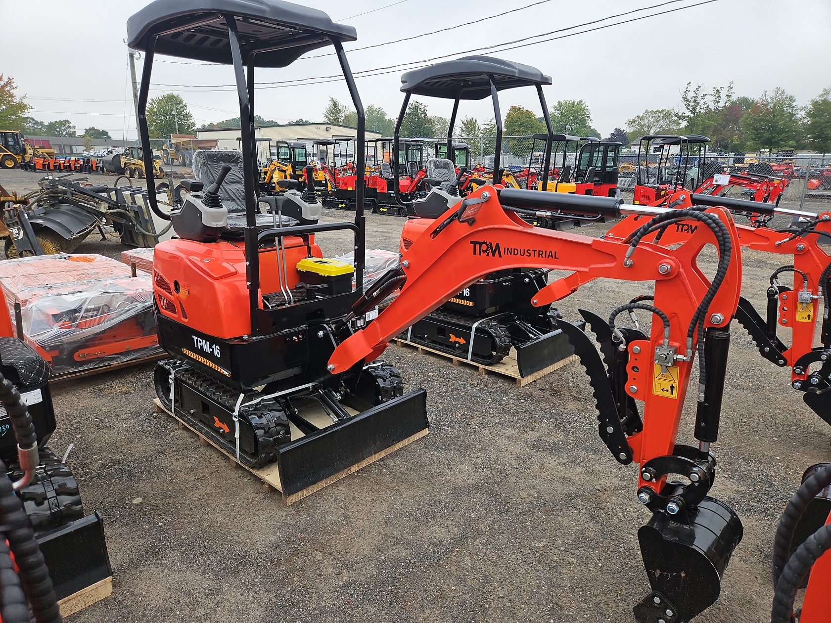 TPM INDUSTRIAL TPM-16 MINI EXCAVATOR