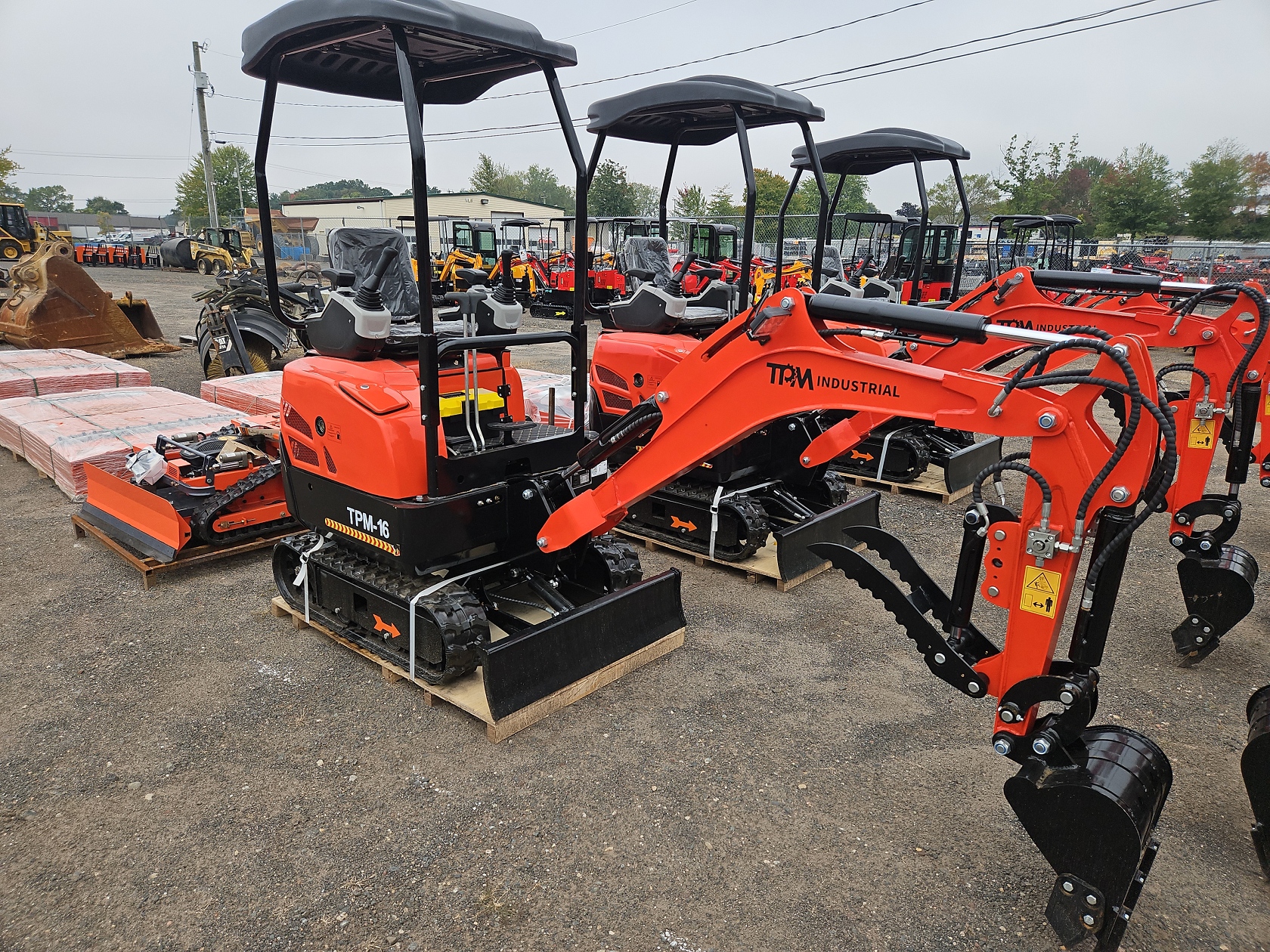 TPM INDUSTRIAL TPM-16 MINI EXCAVATOR