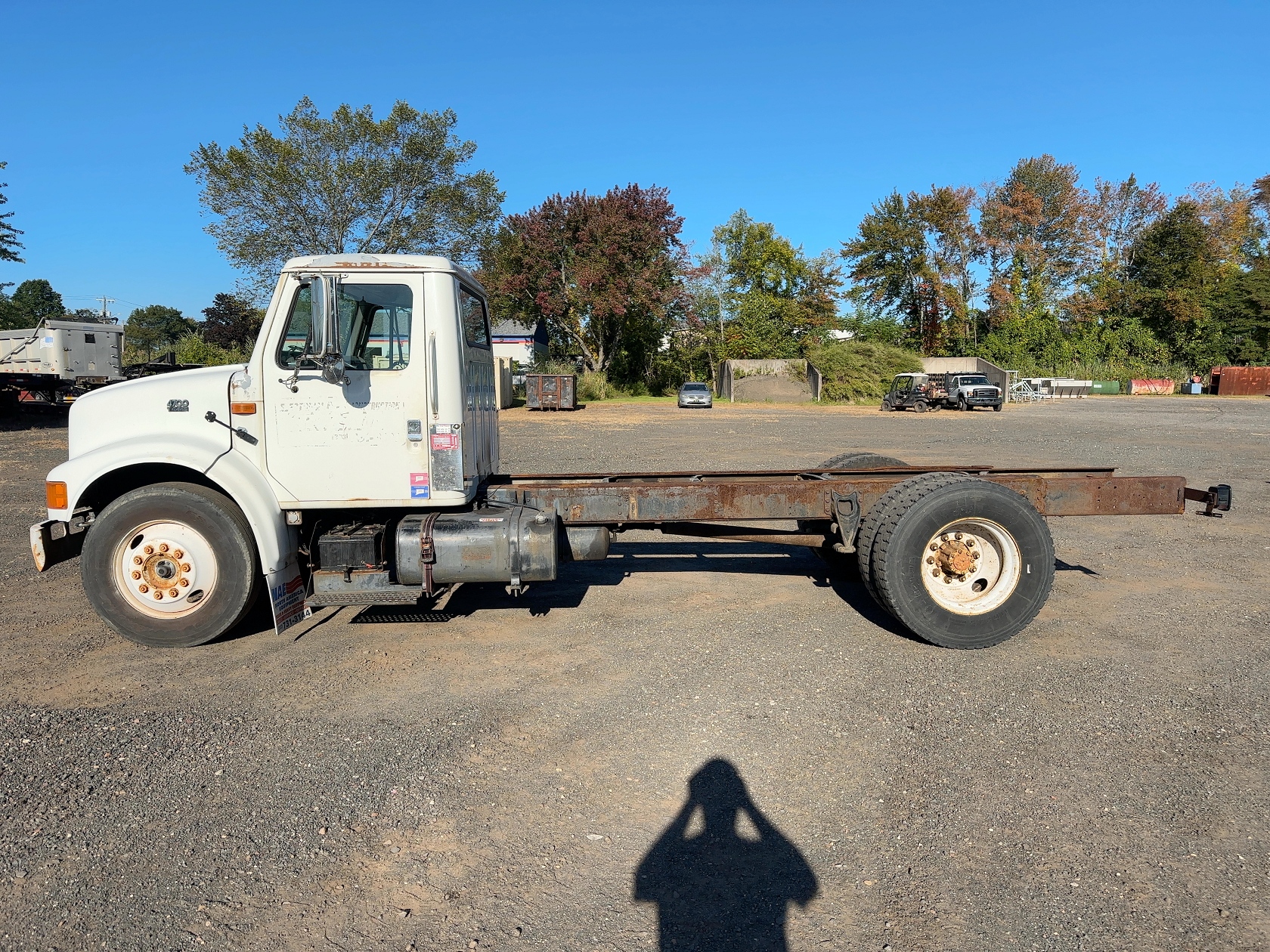 1997 INTERNATIONAL 4700 S/A CAB AND CHASSIS