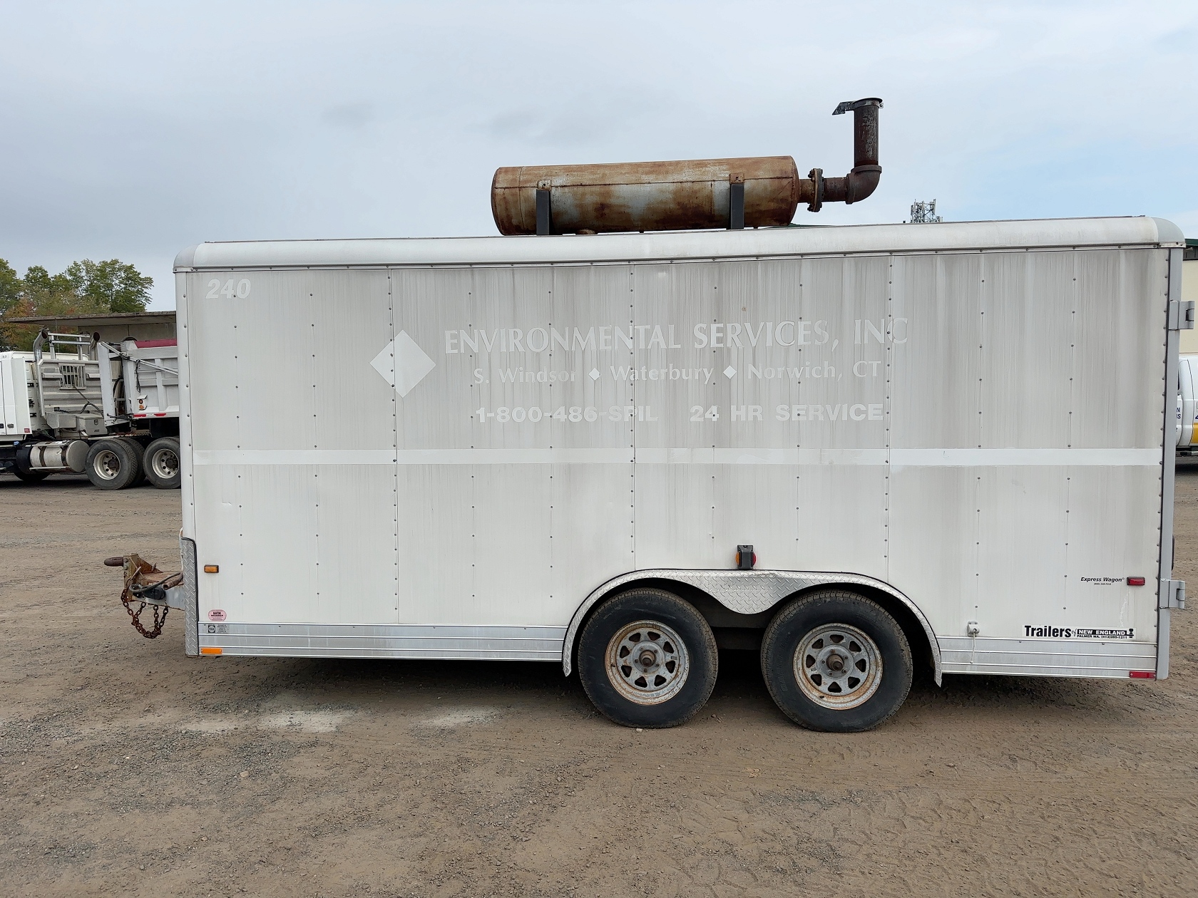 2001 WELLS 16' T/A ENCLOSED TRAILER WITH GENERATOR UNIT