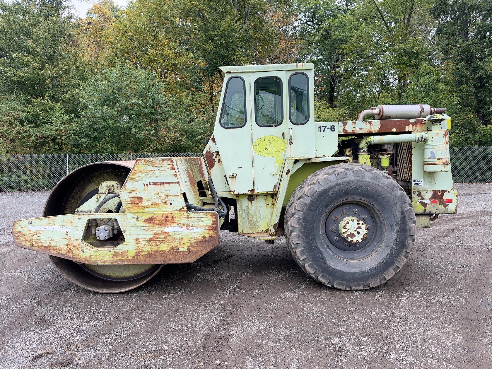 RAYGO RASCAL 84" SMOOTH DRUM VIBRATORY ROLLER