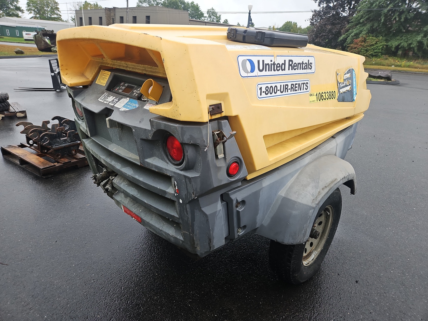 2017 ATLAS COPCO XAS 185 TOW BEHIND AIR COMPRESSOR