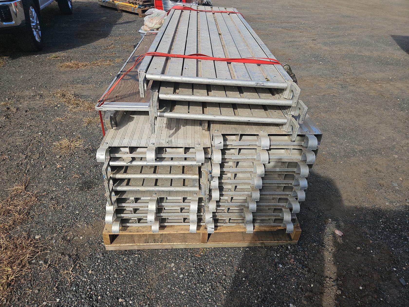 QUANTITY OF WERNER ALUMINUM PLANKS