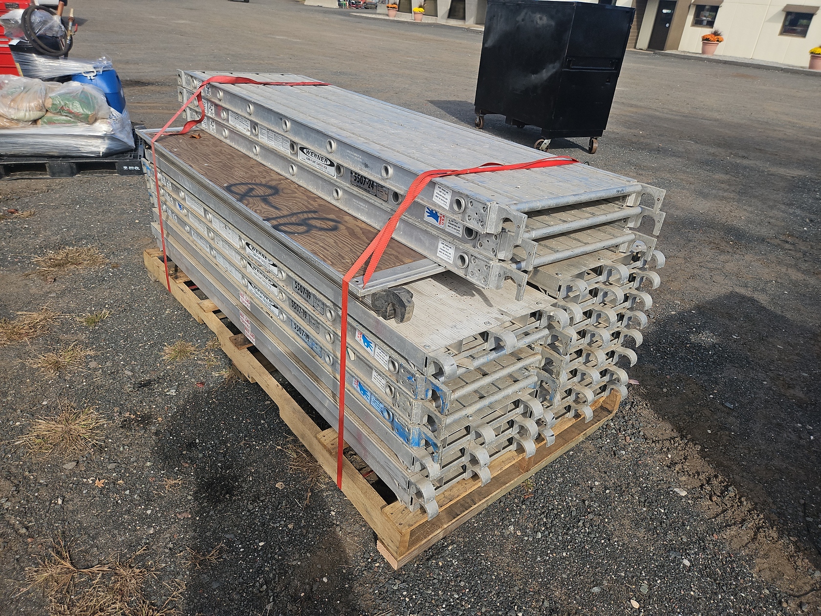 QUANTITY OF WERNER ALUMINUM PLANKS