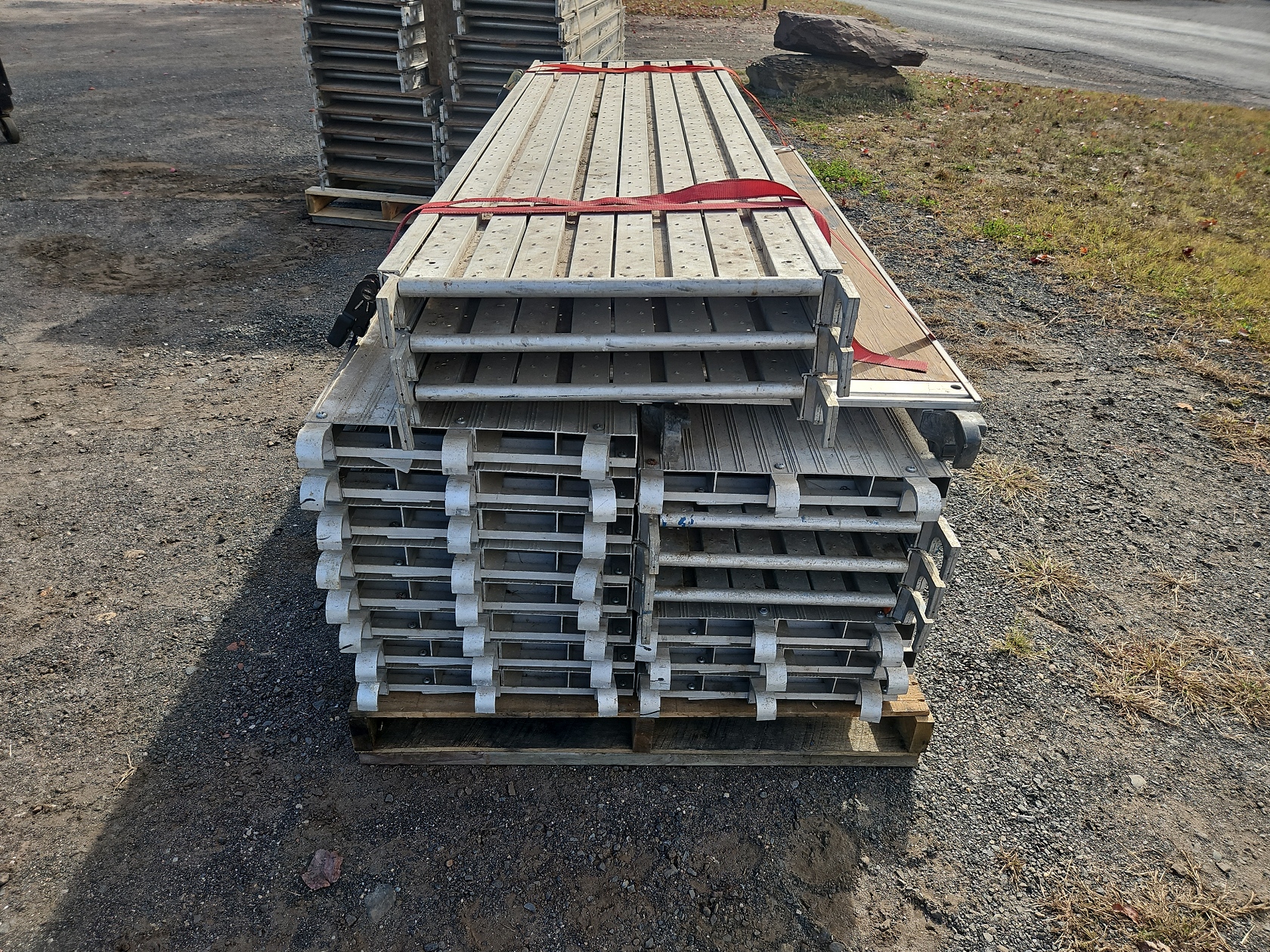 QUANTITY OF WERNER ALUMINUM PLANKS