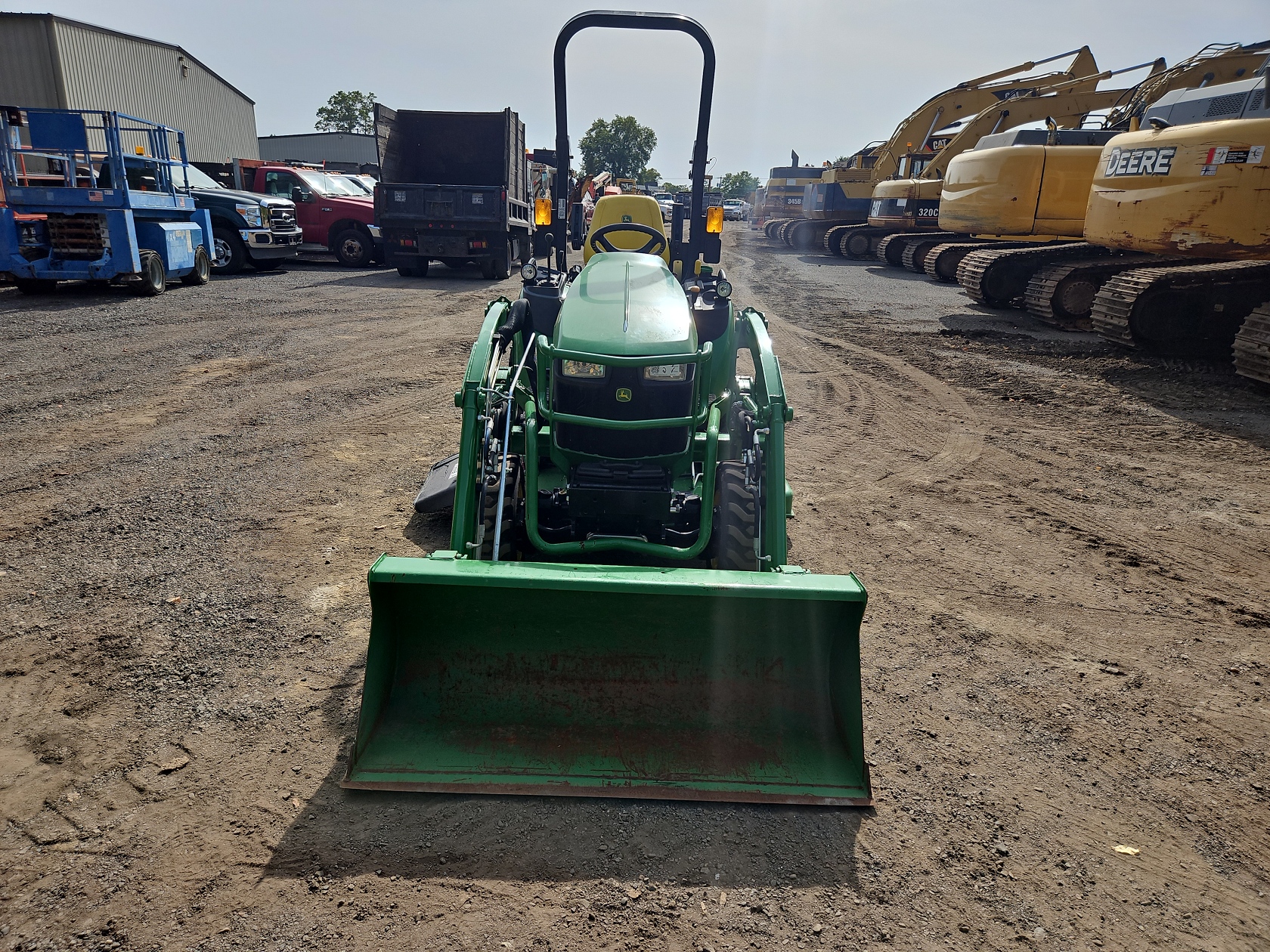 2021 JOHN DEERE 2025R TRACTOR