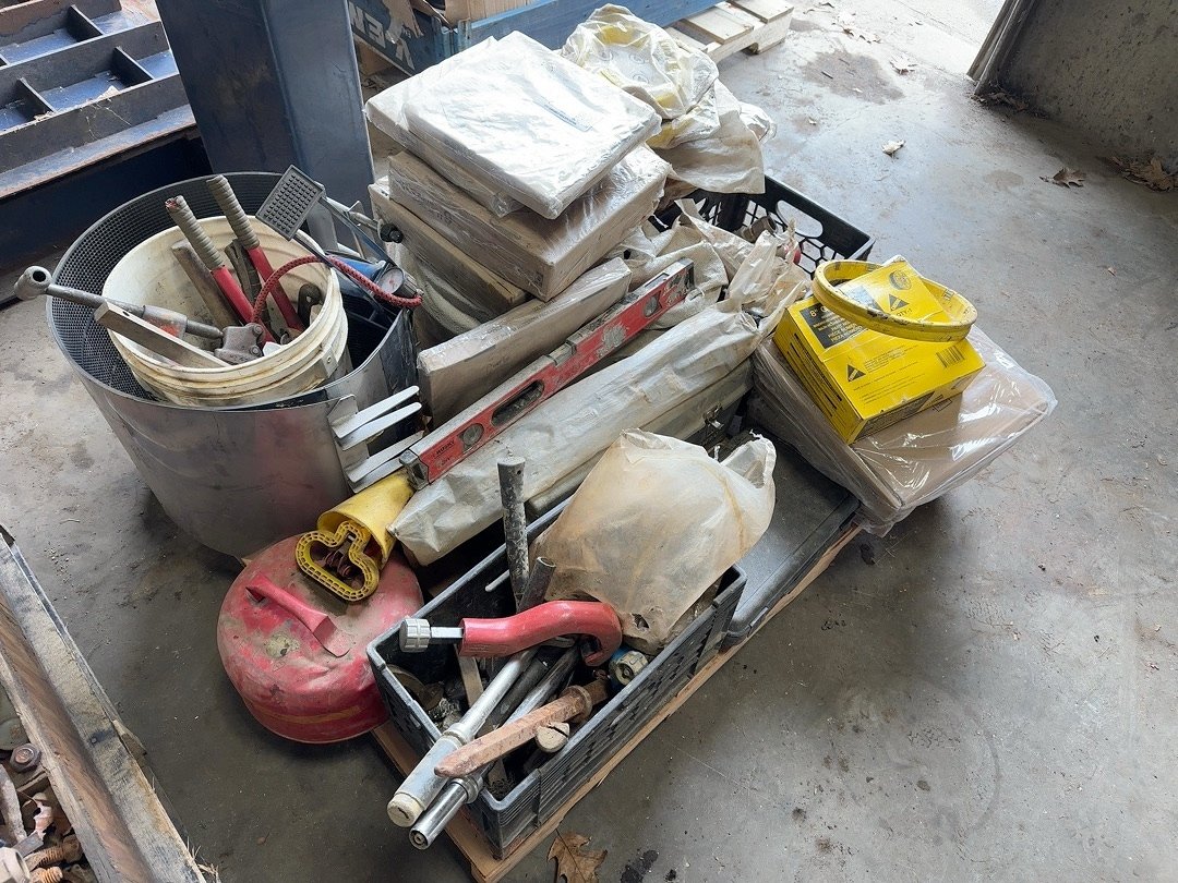 QUANTITY OF ASSORTED TOOLS AND FITTINGS