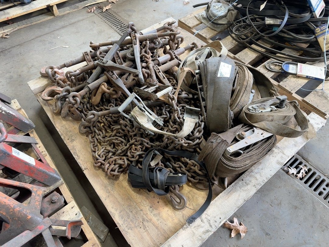 QUANTITY OF ASSORTED CHAINS, BINDERS, STRAPS