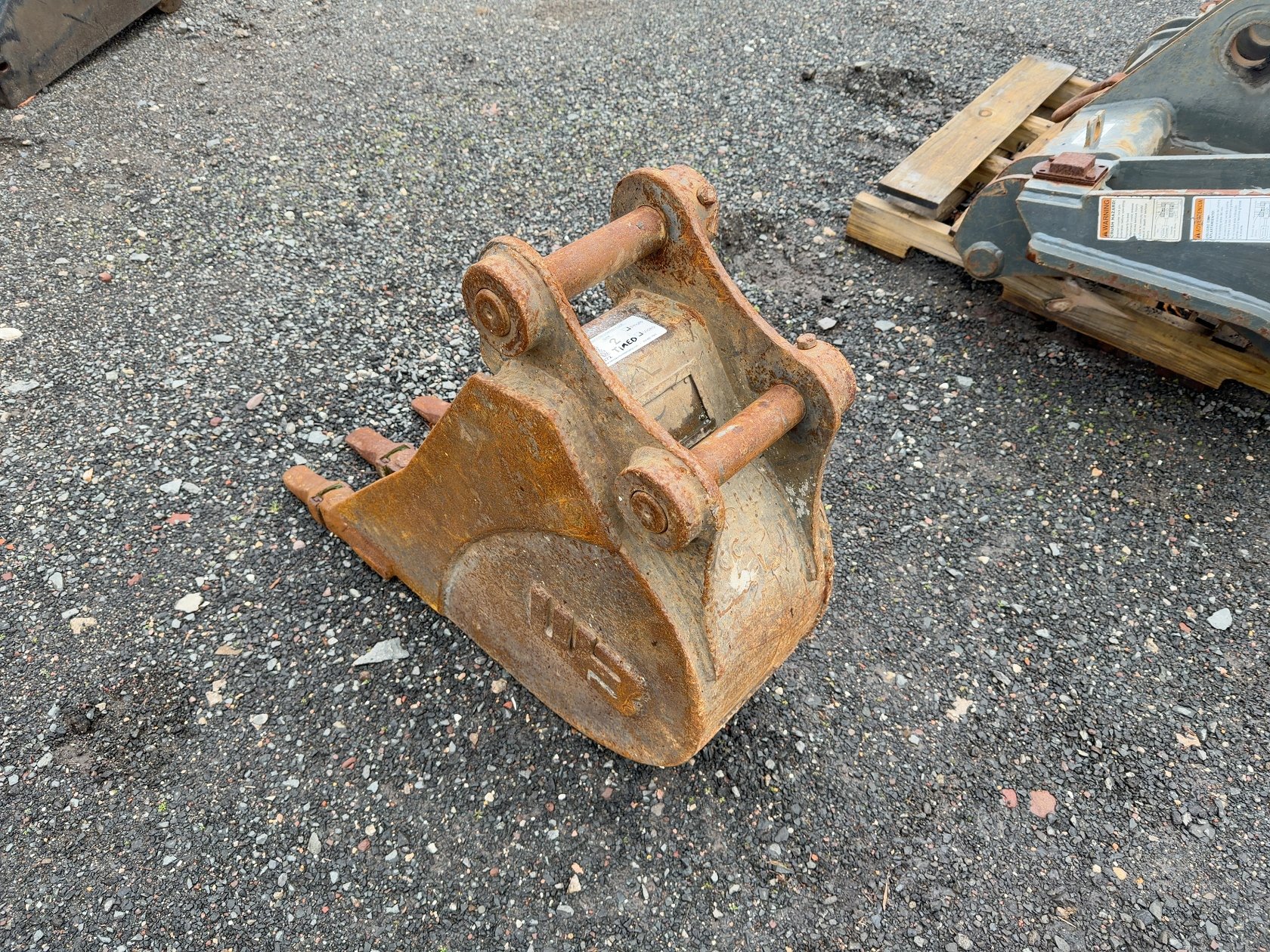 WB 12" BUCKET WITH TEETH