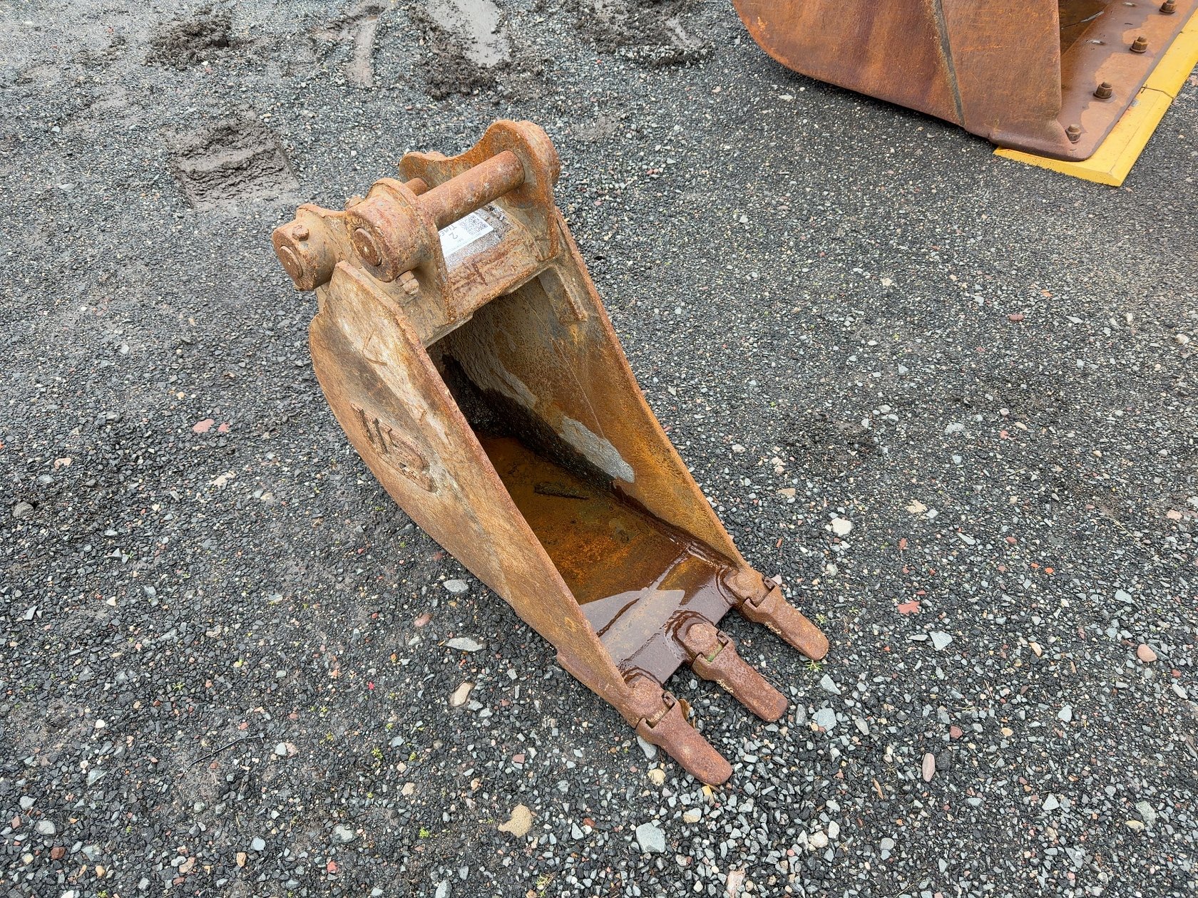 WB 12" BUCKET WITH TEETH