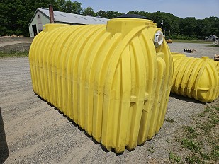 1500 GALLON POLY TANK