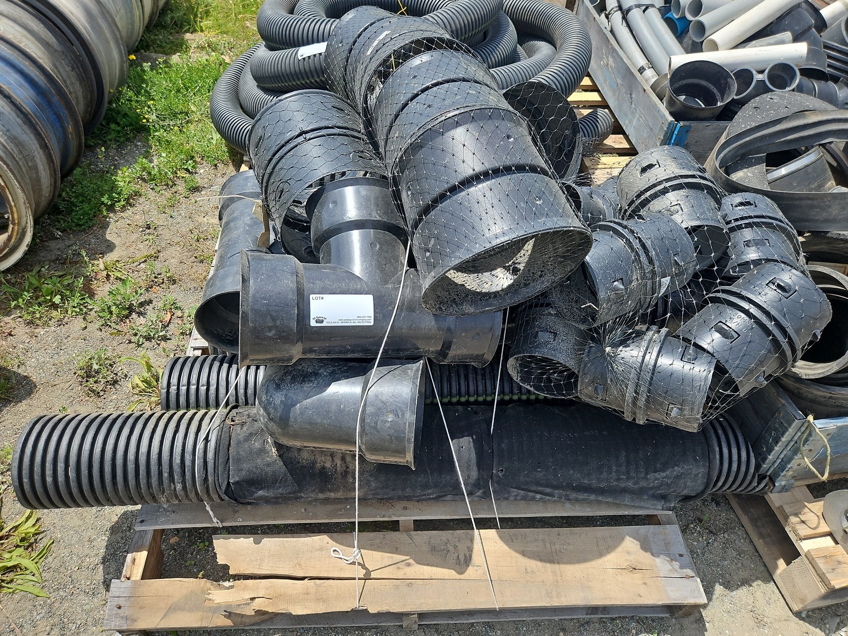 QUANTITY OF ASSORTED PIPE FITTINGS AND FERNCOS