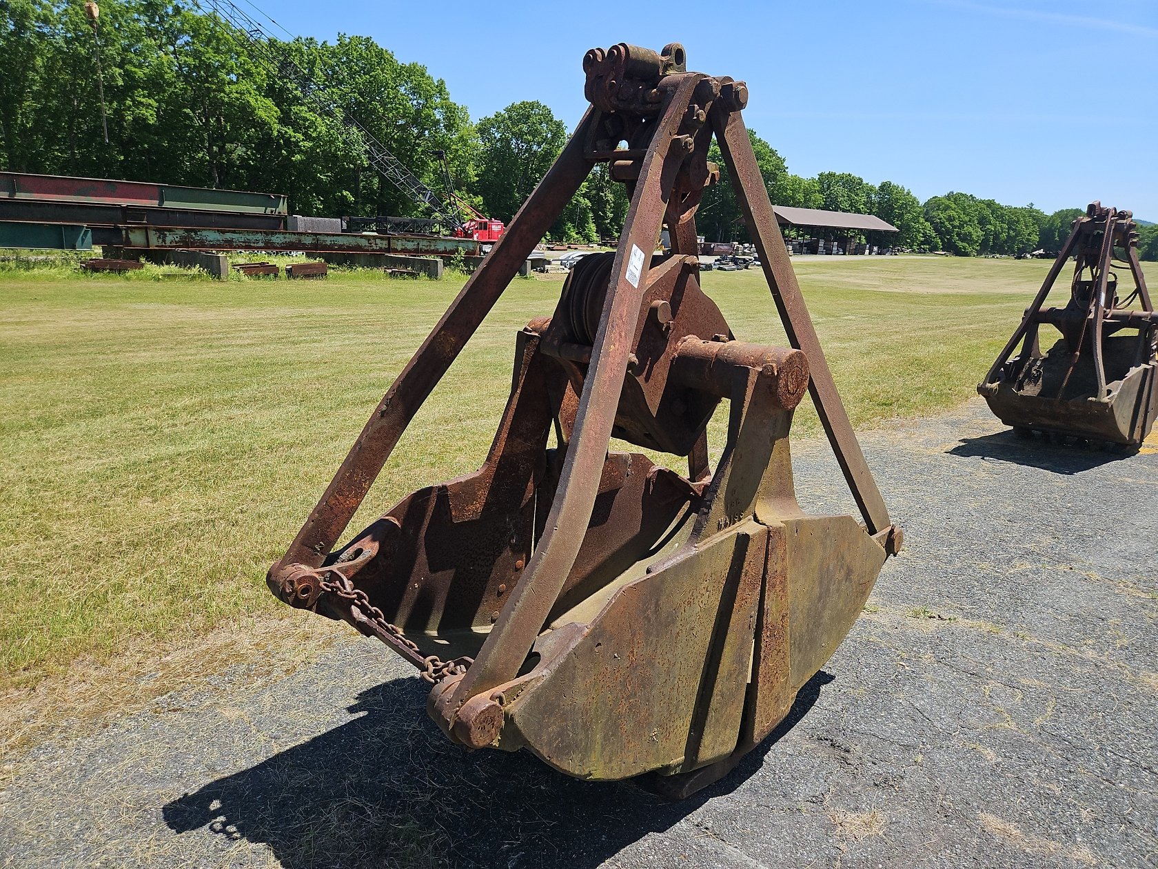 CLAMSHELL BUCKET