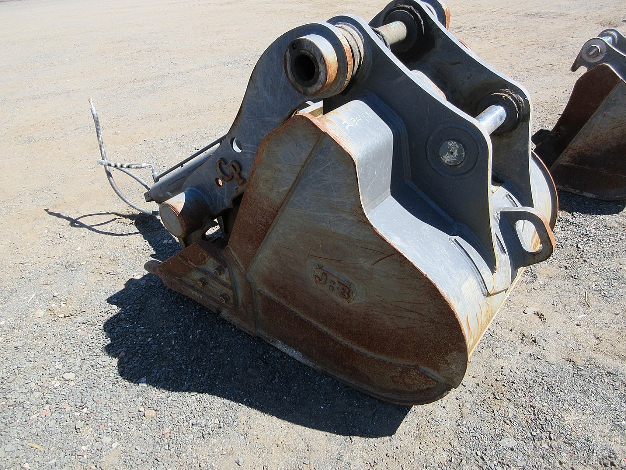 JRB 36" Bucket With Teeth
