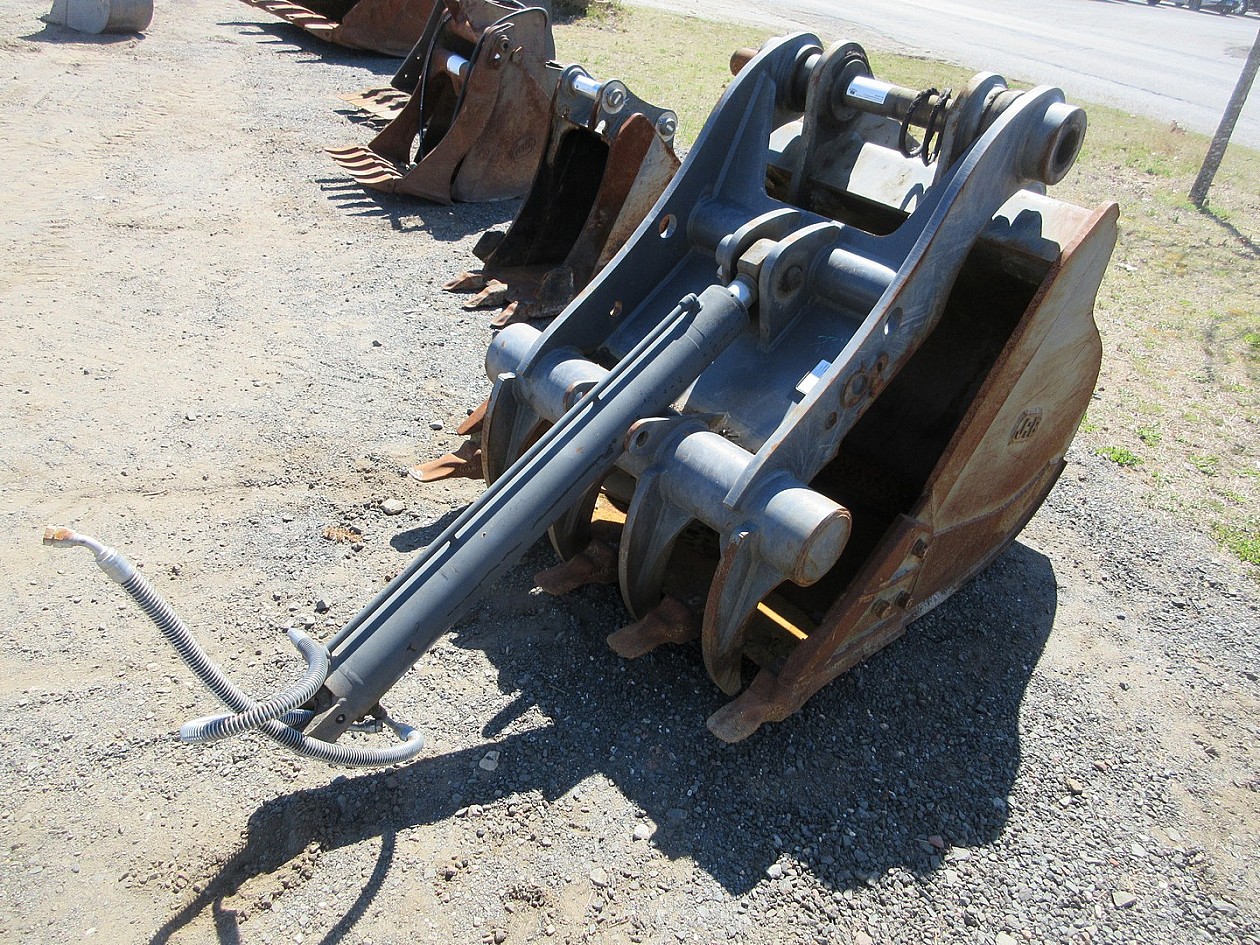 JRB 36" Bucket With Teeth