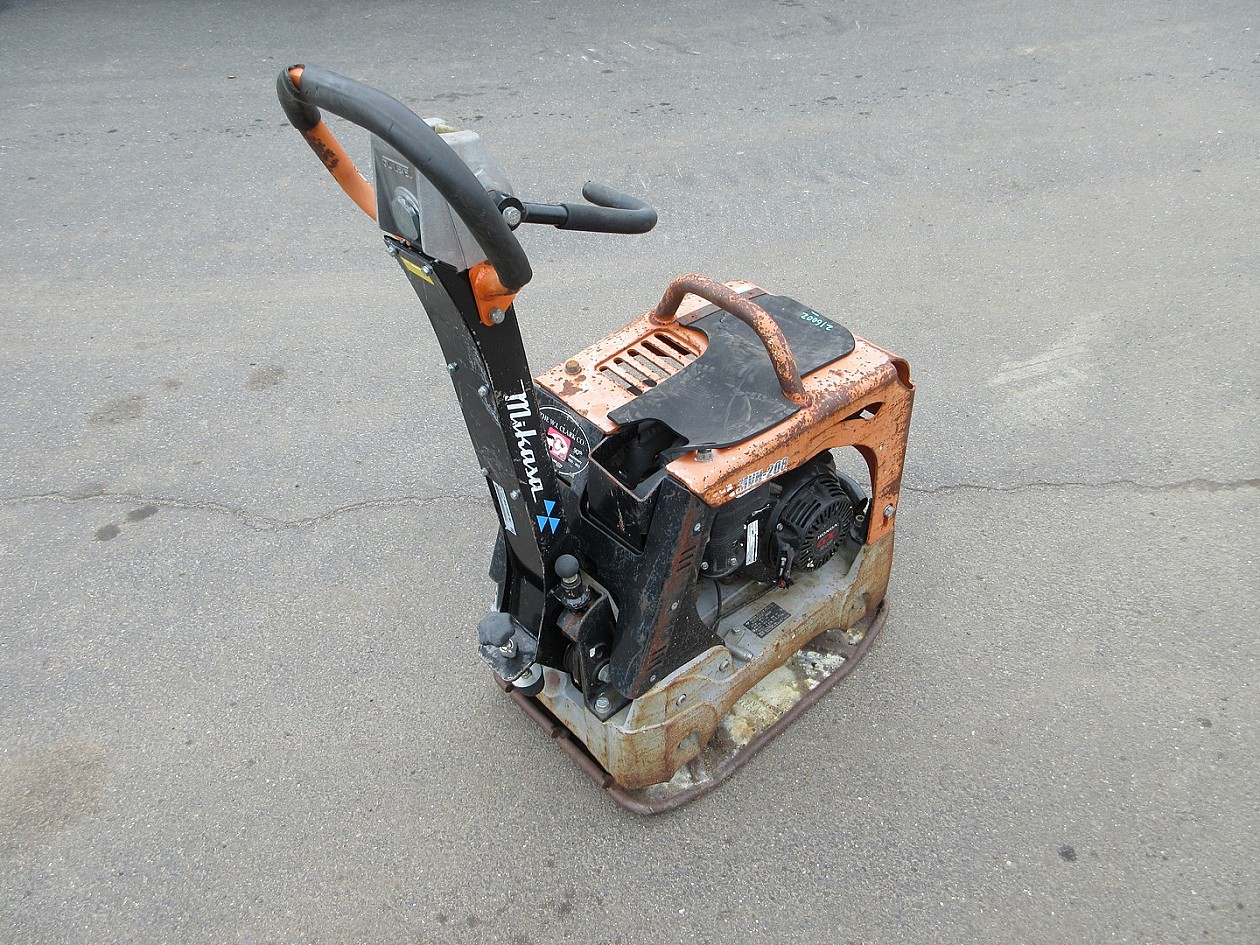 MQ MVH-208 Reversible Plate Compactor